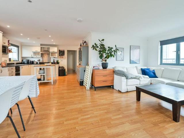 3 bedroom flat to rent