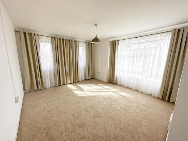 3 bedroom flat to rent