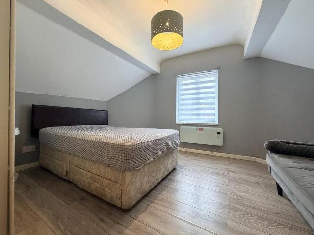 3 bedroom flat to rent