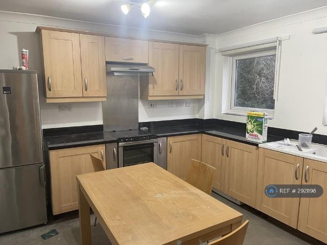 3 bedroom flat to rent