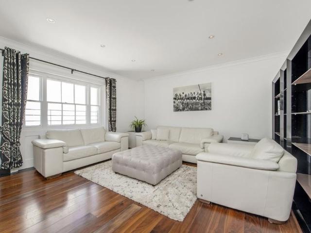 3 bedroom flat to rent