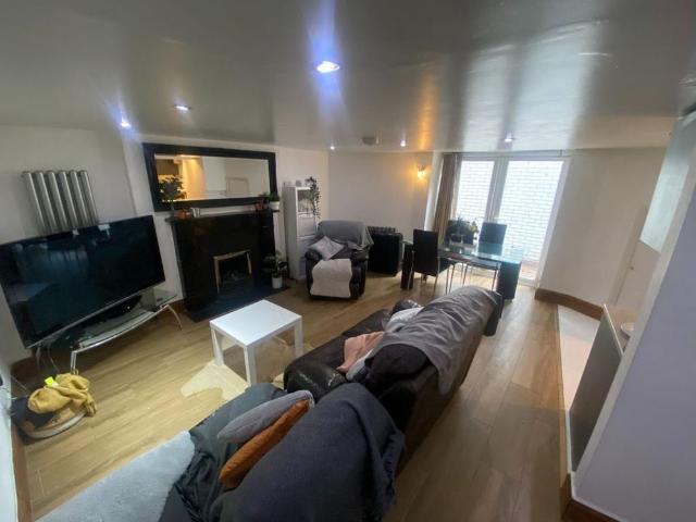 3 bedroom flat to rent