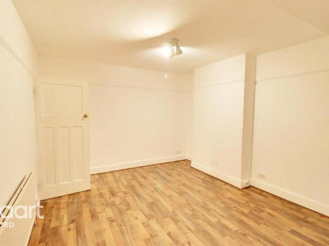 3 bedroom flat to rent
