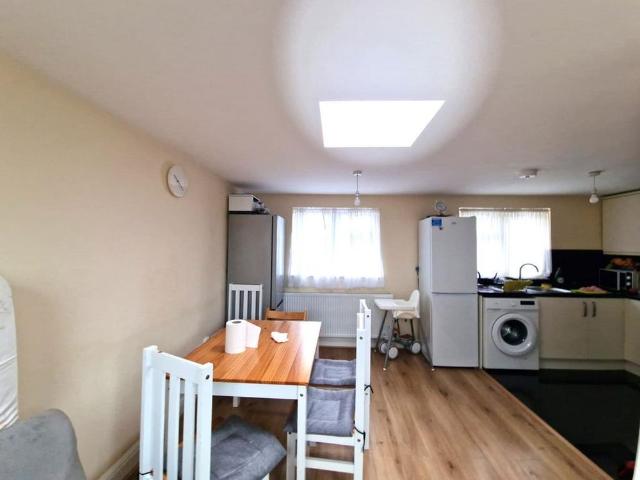 3 bedroom flat to rent