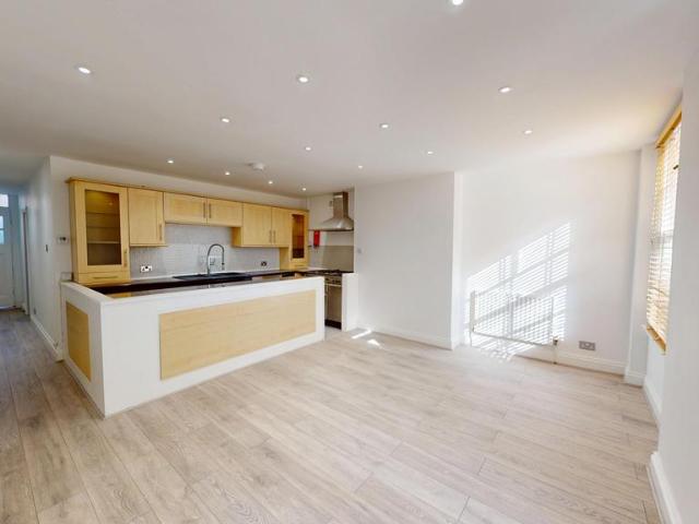 3 bedroom flat to rent