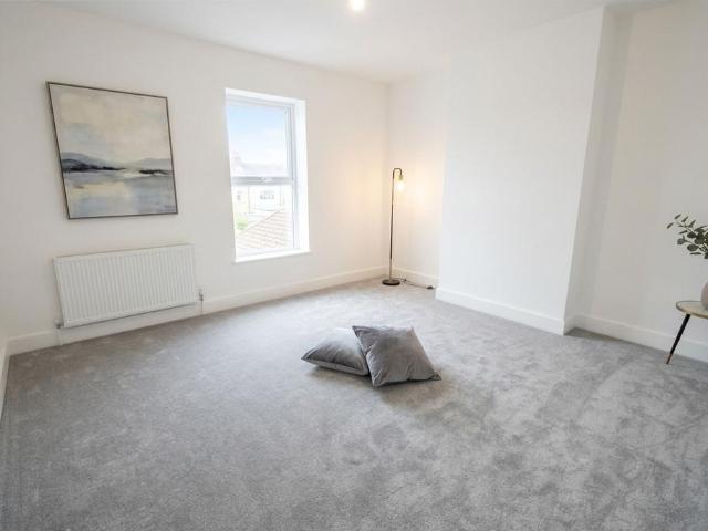 3 bedroom flat to rent