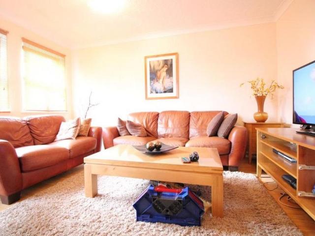 3 bedroom flat to rent