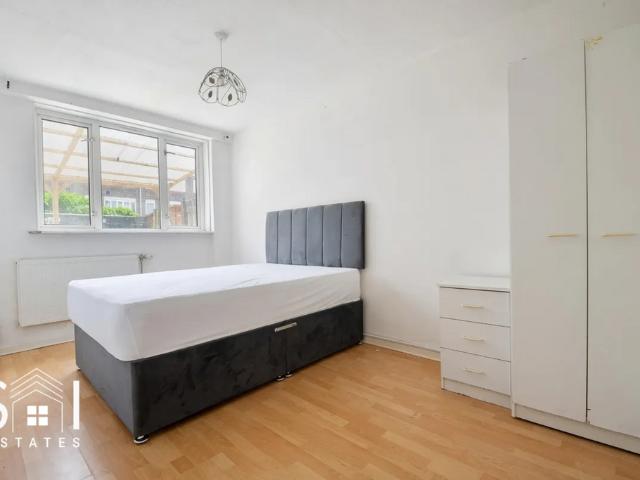 3 bedroom flat to rent