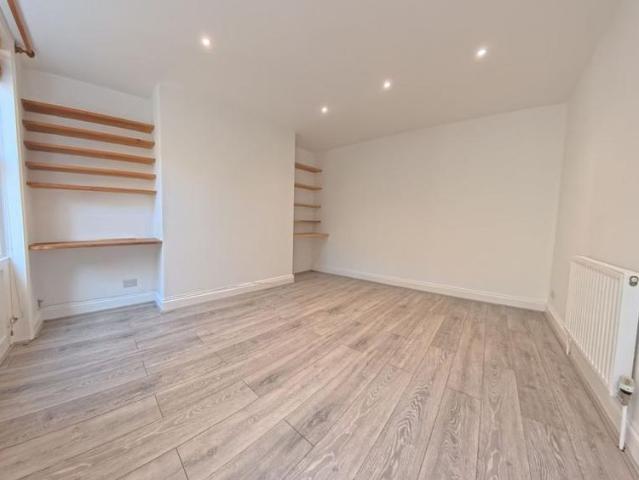 3 bedroom flat to rent