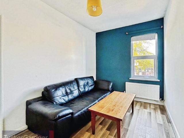 3 bedroom flat to rent