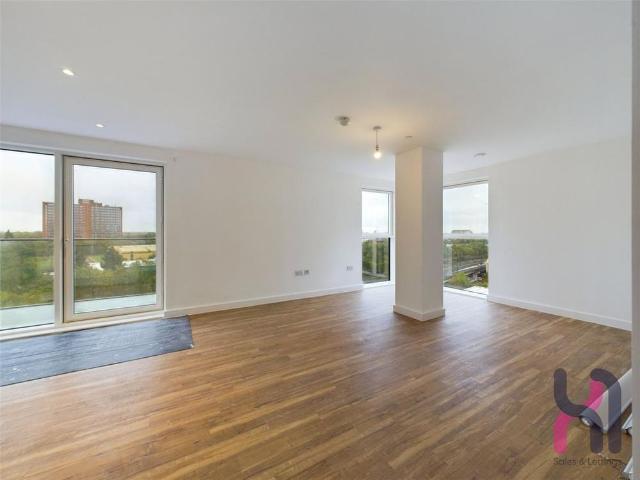 3 bedroom flat to rent