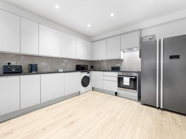 3 bedroom flat to rent