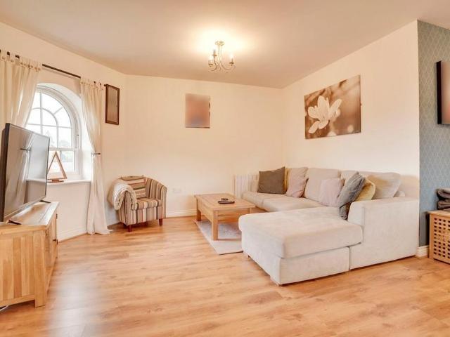 3 bedroom flat to rent