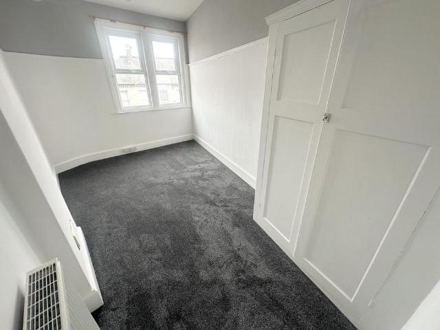 3 bedroom flat to rent