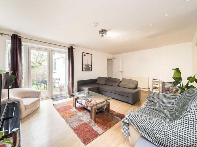 3 bedroom flat to rent