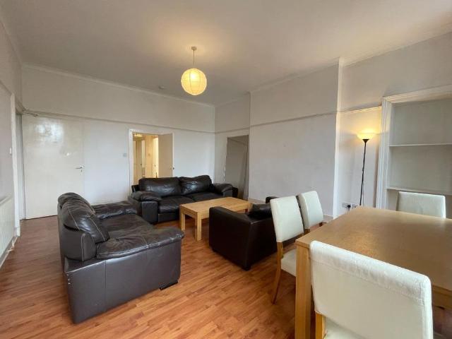3 bedroom flat to rent