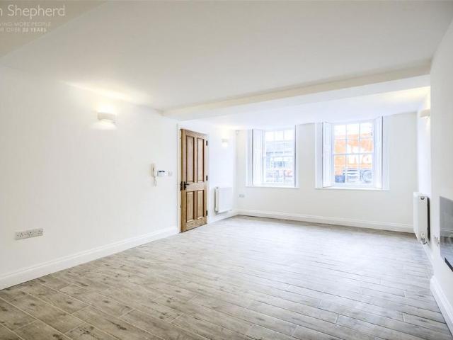 3 bedroom flat to rent