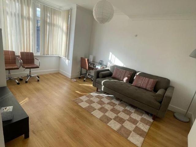3 bedroom flat to rent