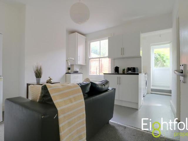 3 bedroom flat to rent