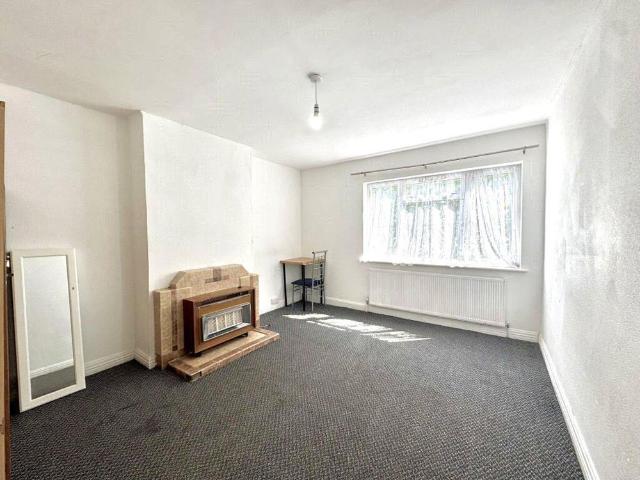3 bedroom flat to rent