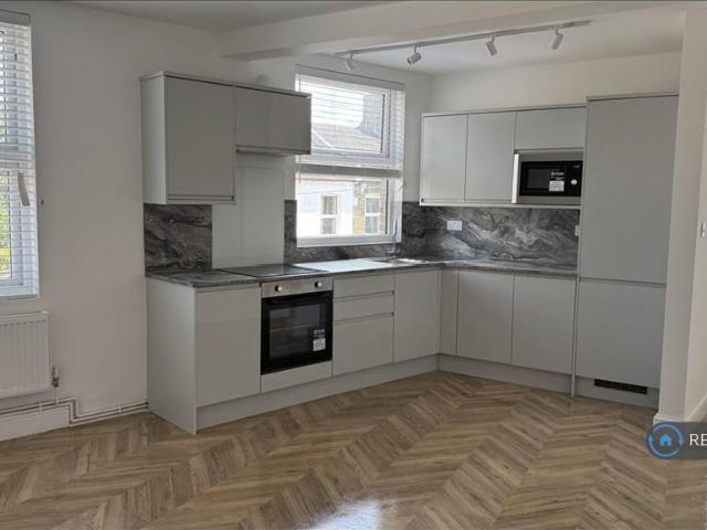 3 bedroom flat to rent