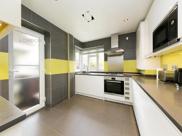 3 bedroom flat to rent