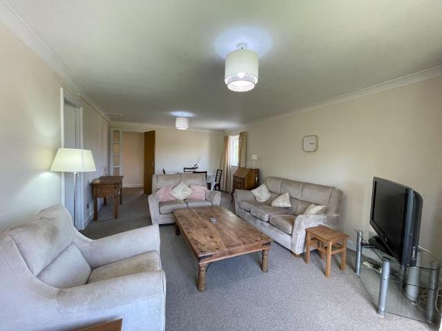 3 bedroom flat to rent