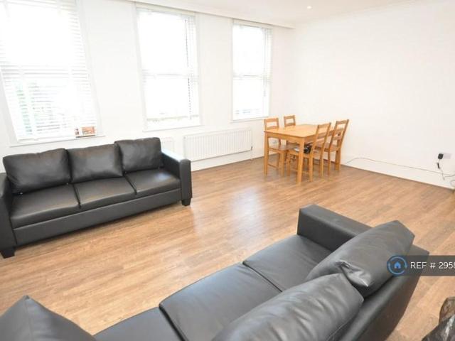 3 bedroom flat to rent