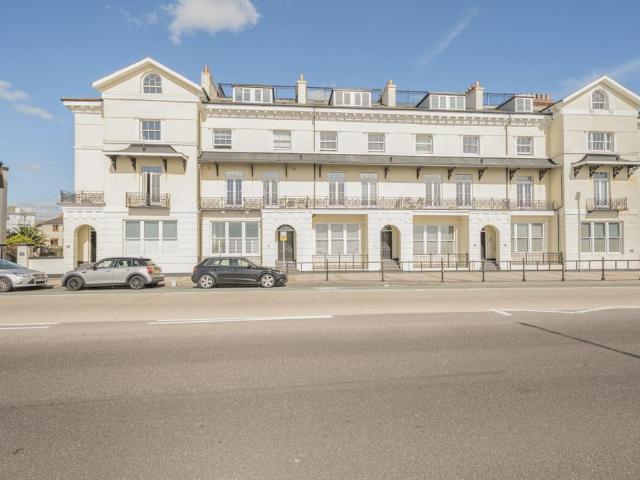 3 bedroom flat to rent