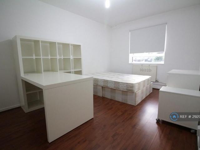 3 bedroom flat to rent