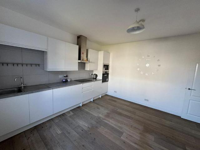 3 bedroom flat to rent