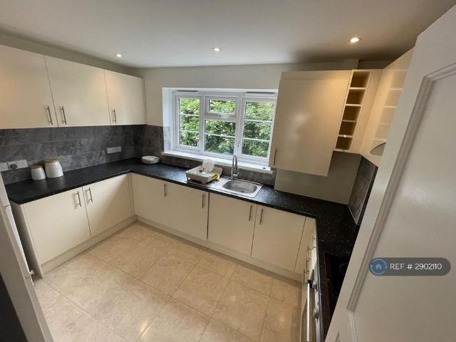 3 bedroom flat to rent