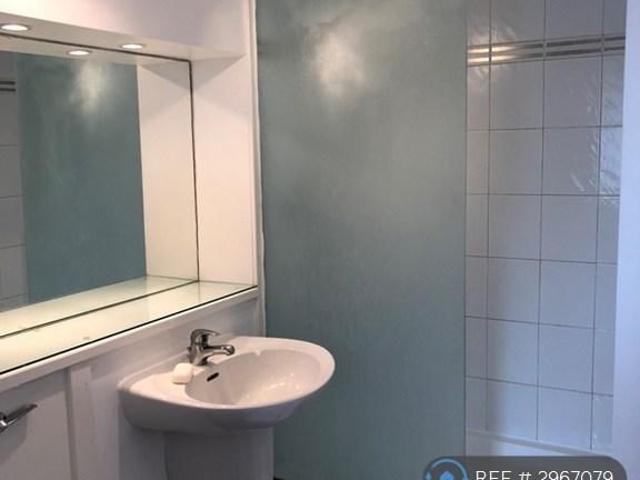 3 bedroom flat to rent