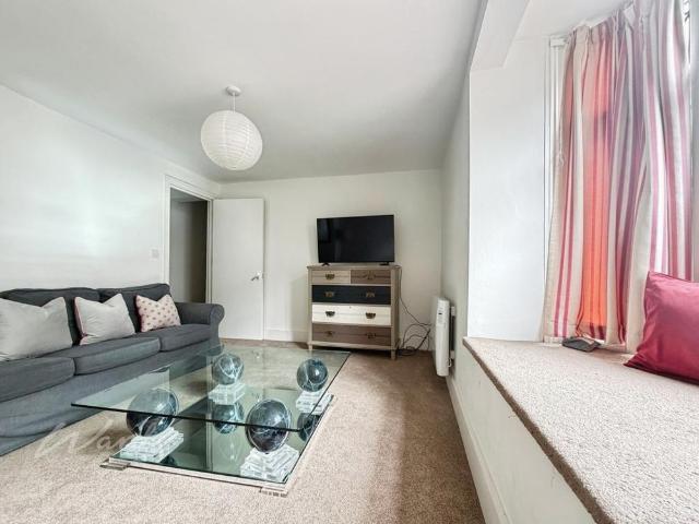 3 bedroom flat to rent