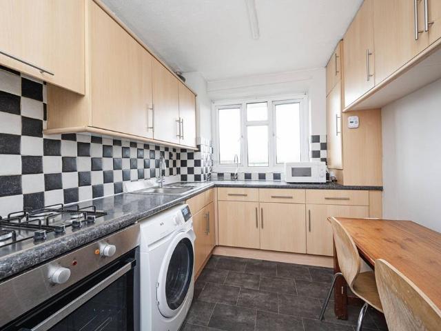 3 bedroom flat to rent