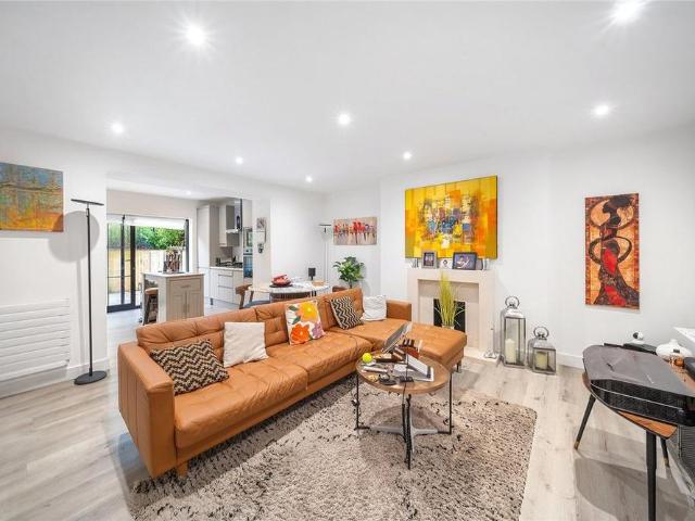 3 bedroom flat to rent