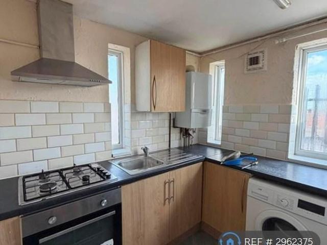 3 bedroom flat to rent