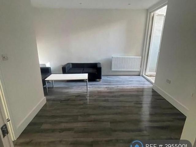 3 bedroom flat to rent