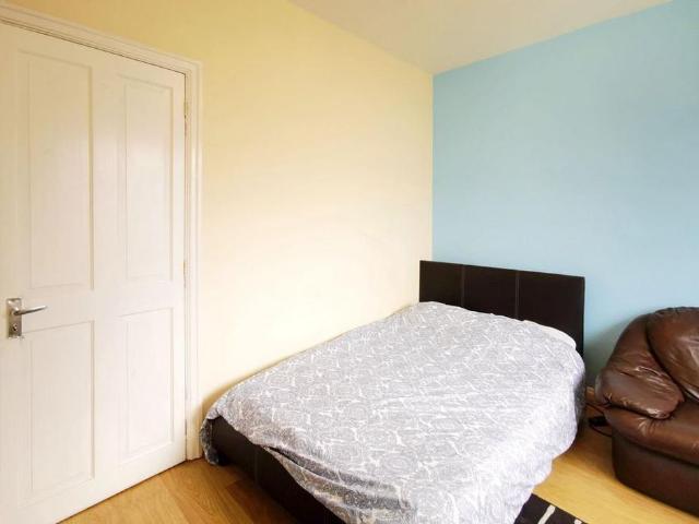 3 bedroom flat to rent