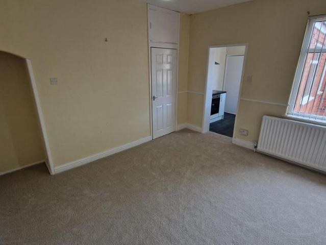 3 bedroom flat to rent