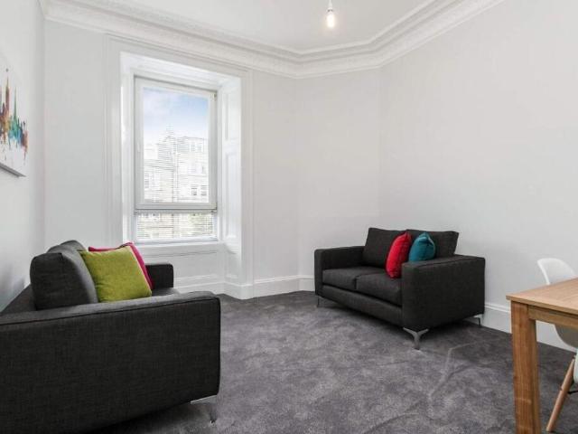 3 bedroom flat to rent