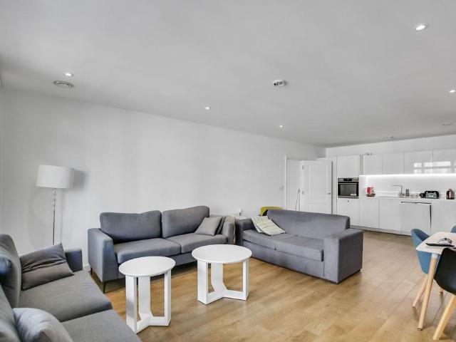 3 bedroom flat to rent