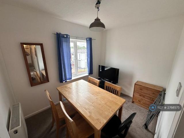 3 bedroom flat to rent