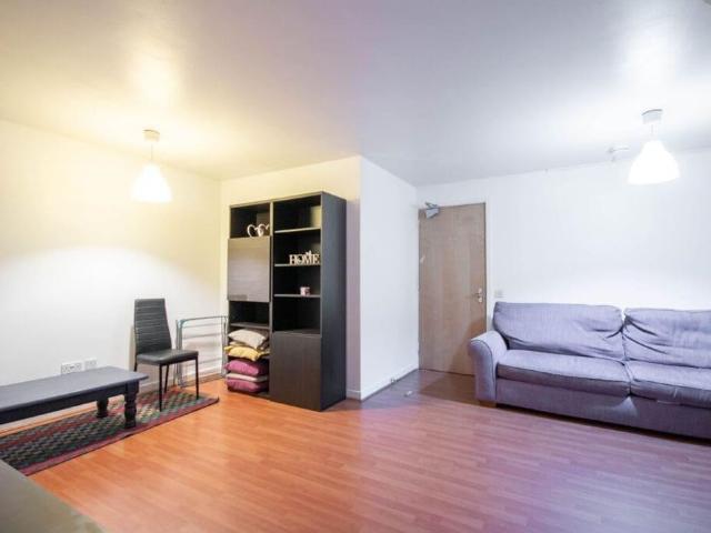 3 bedroom flat to rent