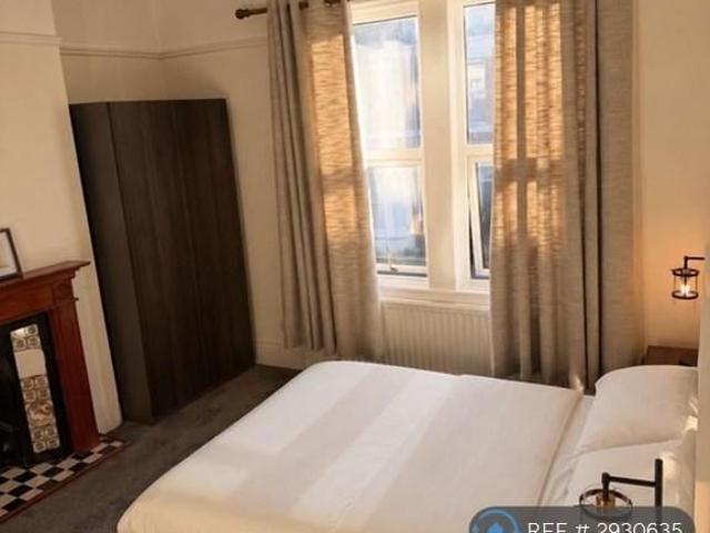 3 bedroom flat to rent