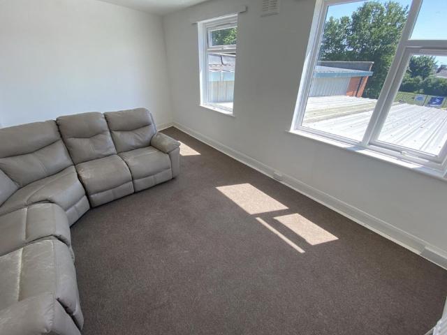 3 bedroom flat to rent