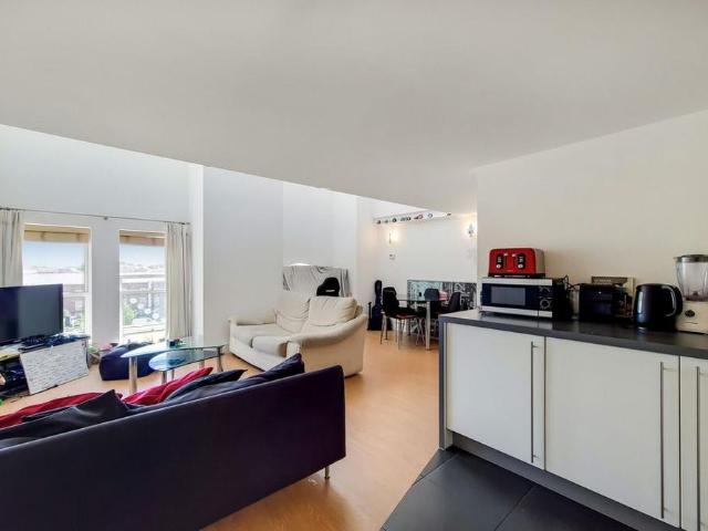 3 bedroom flat to rent