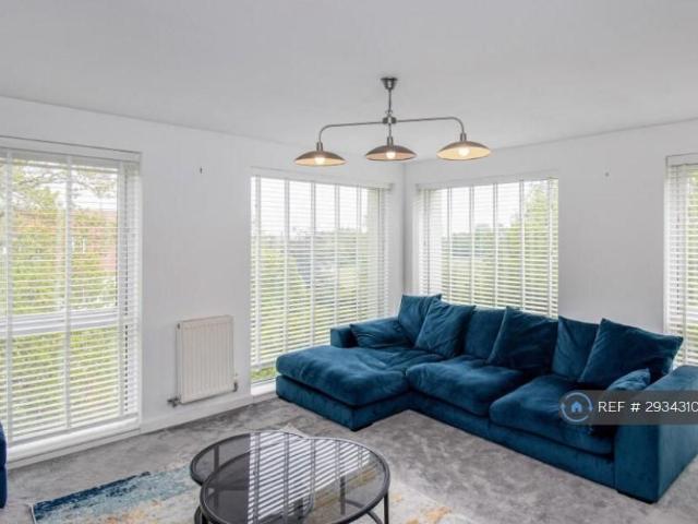 3 bedroom flat to rent