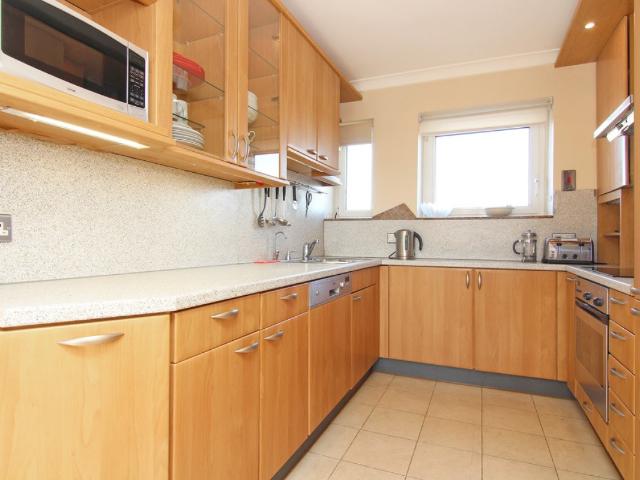 3 bedroom Flat To Rent