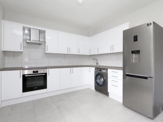 3 bedroom flat to rent